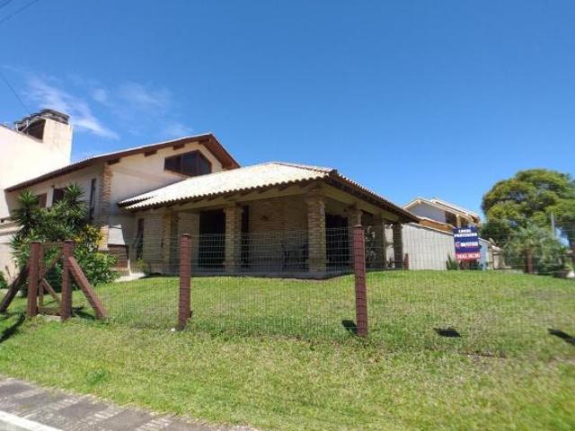 Linda casa numa das melhores localização de Tramandaí!