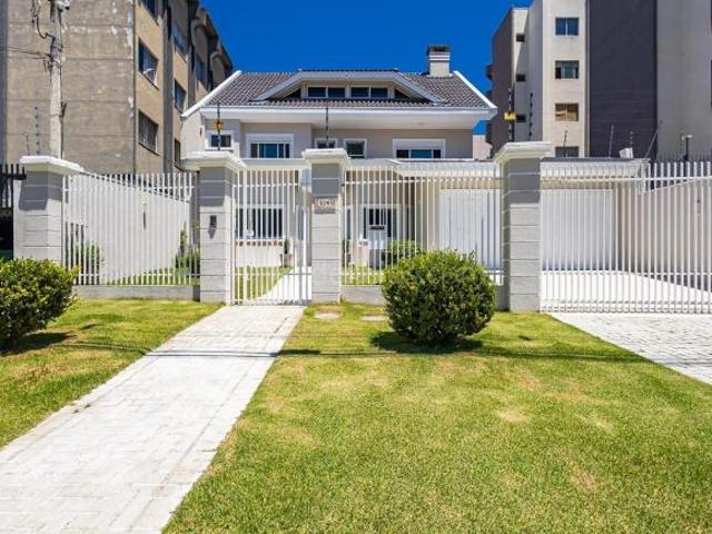 Linda casa na melhor regiao do Ahu, 466m2 privativos. 4 suites