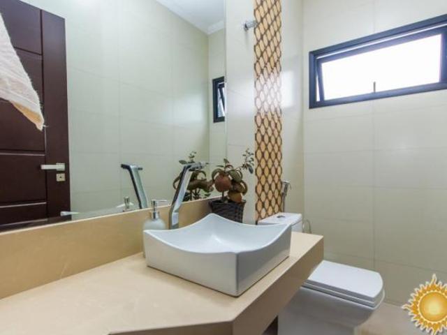 Linda casa na área nobre da Praia Grande, com 04 dorms, 01 suíte, com lazer !