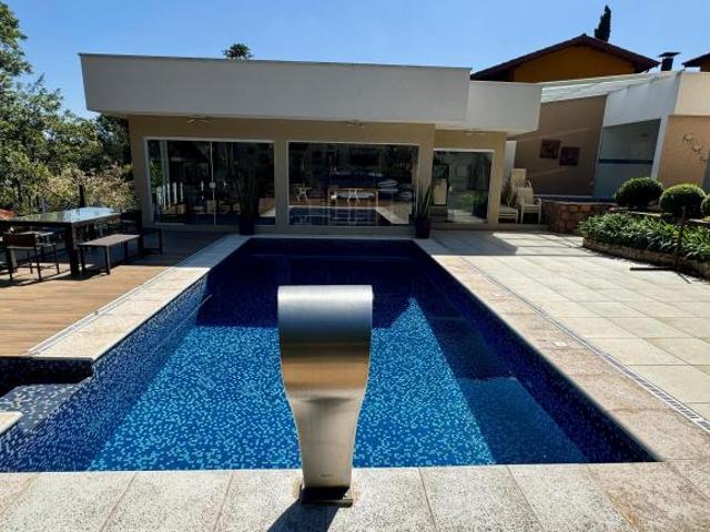 Linda Casa na Granja Viana 4 suítes São Paulo II amplo jardim e piscina