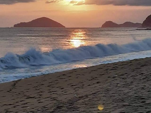 Linda casa na praia de Boiçucanga em condomínio Sol de Boiçucanga Pé na areia