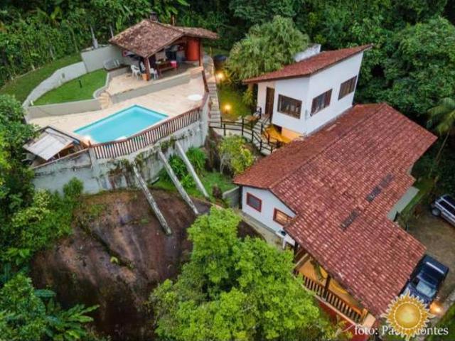 Linda casa na Praia do Felix: com 5 dorms sendo 2 suítes, espaço gourmet, a 200 mts. da praia !