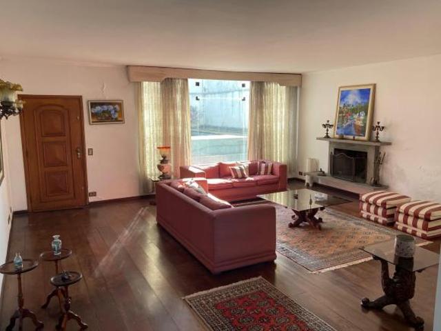LINDA CASA NA RUA DONA SALWA SAIGH 450M2 MORUMBI