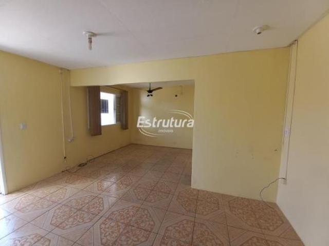 Linda casa na Tancredo Neves com dois dormitórios sendo um suíte