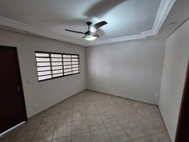 Linda casa na vila independência