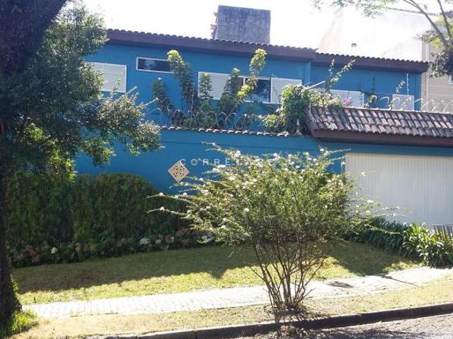 Linda casa no Água Verde de 550m² de puro charme e conforto!