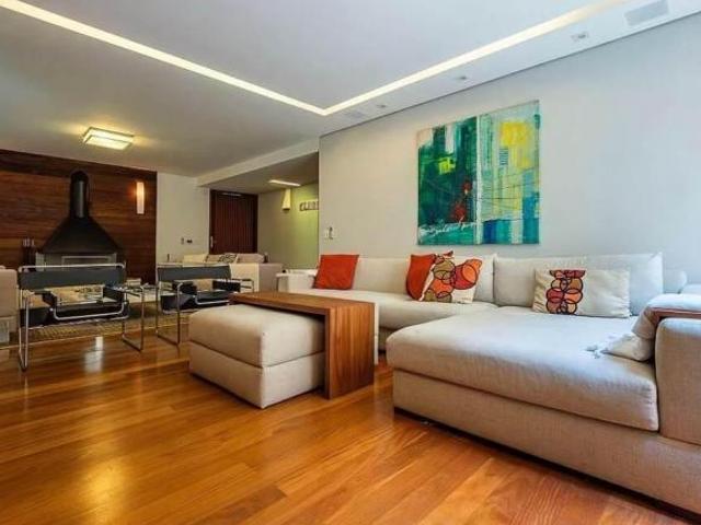 Linda Casa no Alto de Pinheiros em São Paulo