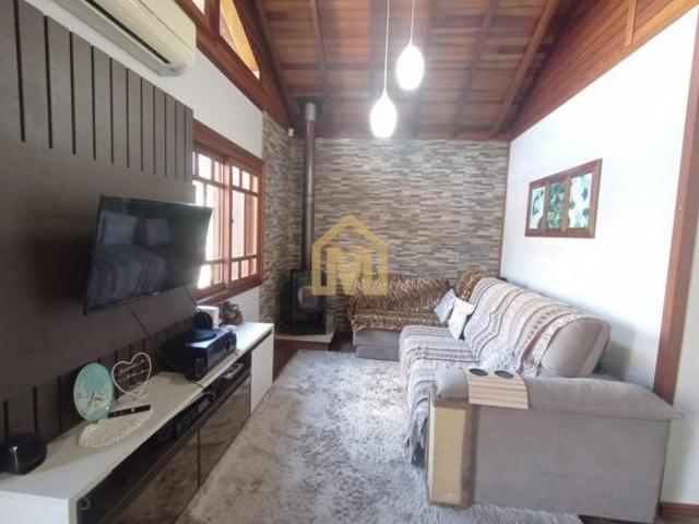 LINDA CASA NO BAIRRO BELA VISTA EM CAXIAS DO SUL COM 3 DORMITÓRIOS E SUÍTE TERRENO 360m²