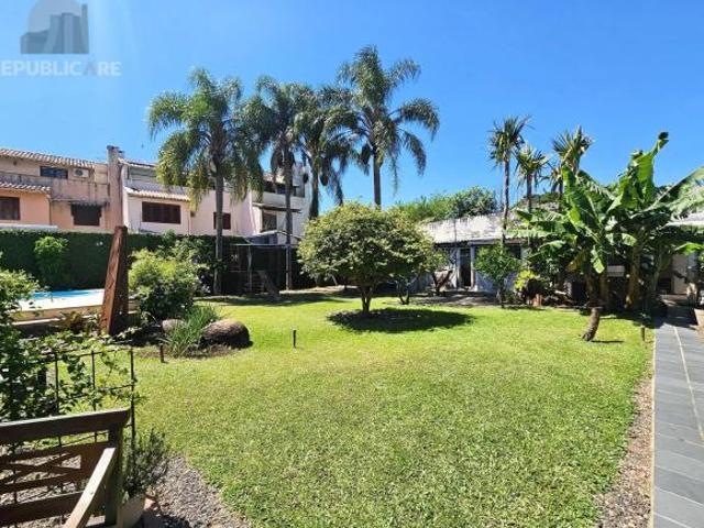 LINDA CASA NO BAIRRO GUARUJÁ TERRENO COM 22 METROS DE FRENTE
