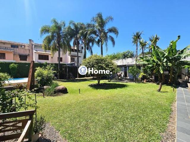 LINDA CASA NO BAIRRO GUARUJÁ TERRENO COM 22 METROS DE FRENTE