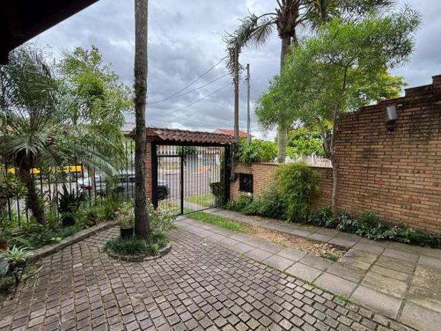 Linda casa no Bairro. pinheiro SL