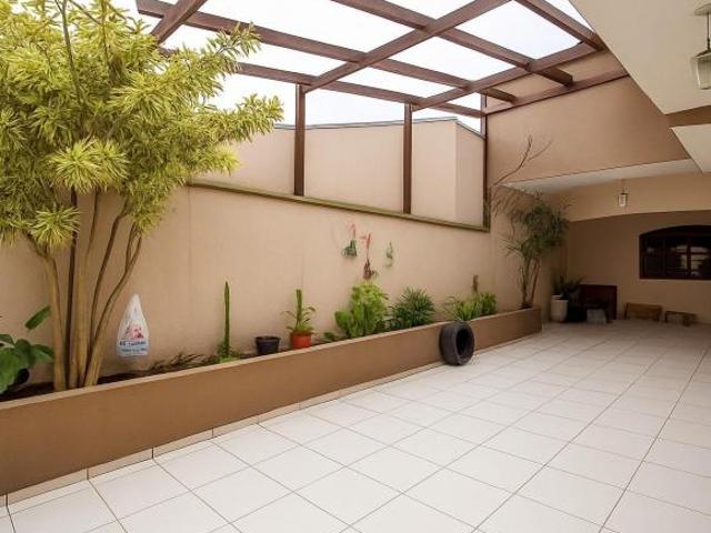 LINDA CASA NO BAIRRO SÍTIO CERCADO