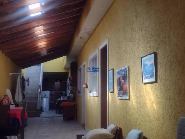 LINDA CASA NO BOSQUE DOS EUCALIPTOS ! VENDE SE !