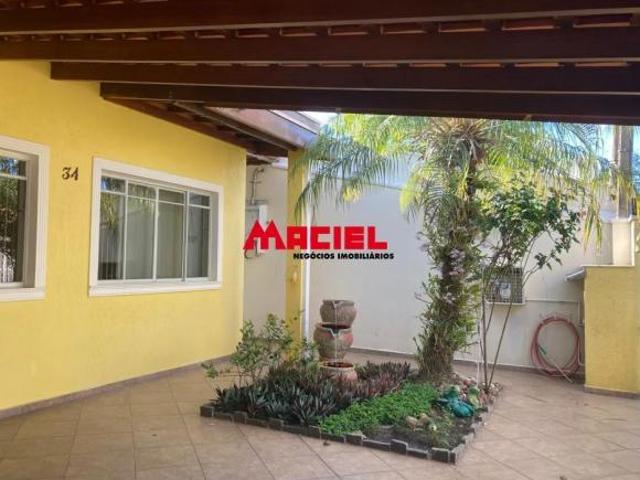 Linda Casa no Bosque dos Eucaliptos com 250m2 3 Dormitórios e 1 Suíte com Edicula e Garagem com 3