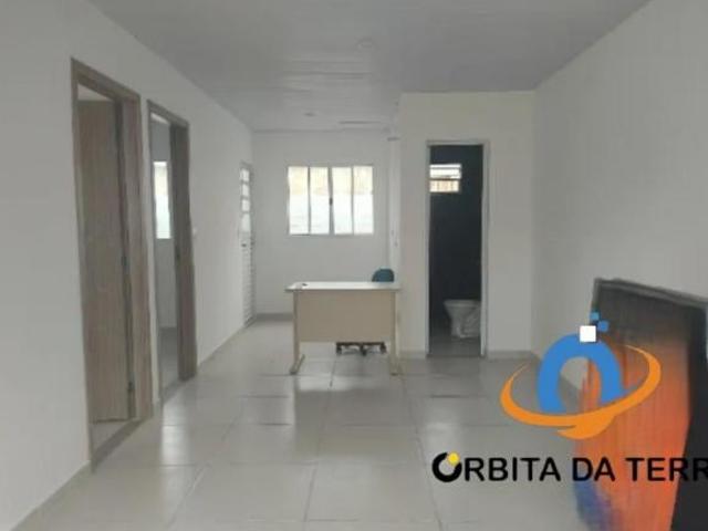 Linda casa no Cajuru 49 mts e 2 quartos Porcelanato Garagem para até 3 carros descoberto Rua fec