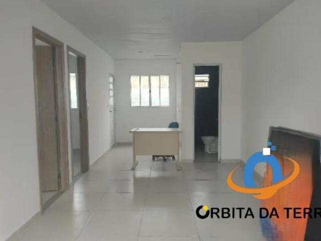 Linda casa no Cajuru 49 mts e 2 quartos Porcelanato Garagem para até 3 carros descoberto Rua fec
