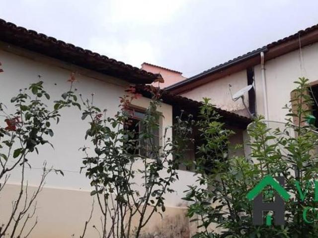 LINDA CASA NO CENTRO DE PEÇANHA