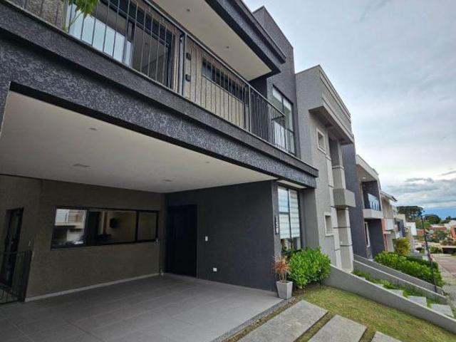 LINDA CASA NO CONDOMÍNIO BOULEVARD ELEGANCE NO BAIR ALTO C 3 SUÍTES