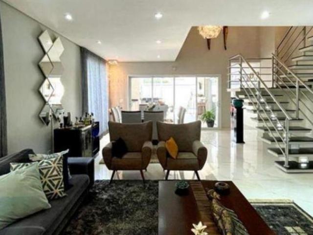 Linda Casa no Condomínio Ideal para Sua Família Viver Bem