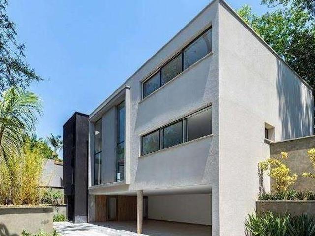 Linda Casa no Condomínio Lilos Village com 719m²!