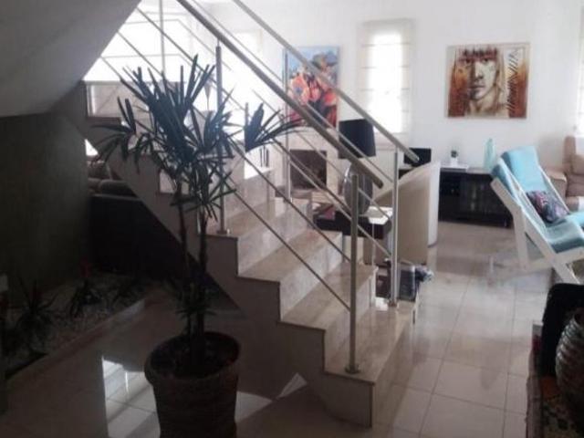 LINDA CASA NO CONDOMÍNIO PORTAL DO PARAÍSO 2