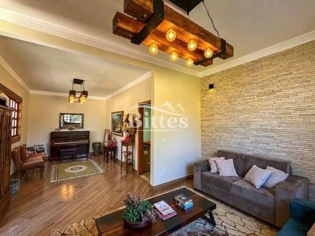 Linda casa no Condomínio Parque dos Cisnes: 2.150 m² de Lote, Lazer Completo, porteira fechada