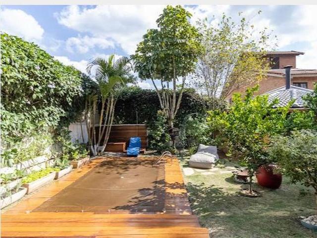 LINDA CASA NO CONDOMÍNIO PÁSSAROS ALDEIA DA SERRA
