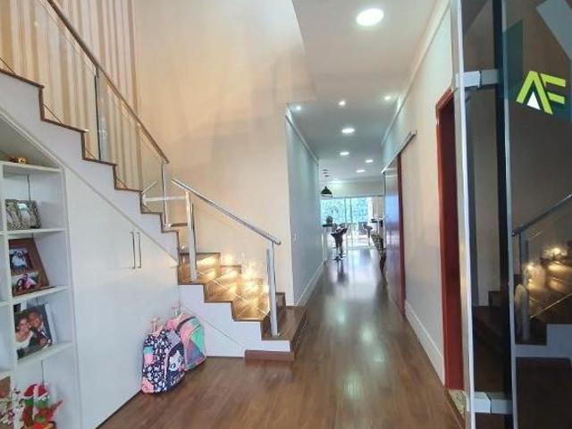 LINDA CASA NO CONDOMÍNIO TERRAS DE GENOVA, MUITOOO ESPAÇOSA! EXCELENTEN LOCALIZAÇÃO E FÁCIL E RÁPIDO