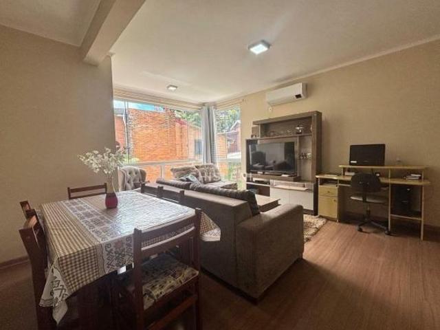 LINDA CASA NO IPE AMARELO