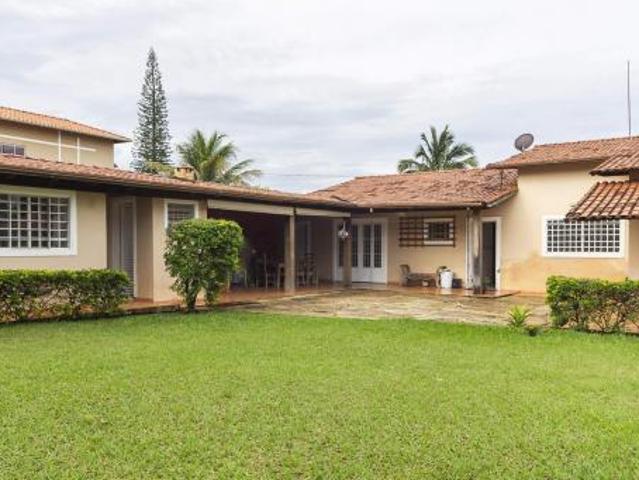 Linda Casa no Jardim Botânico Condomínio Mônaco