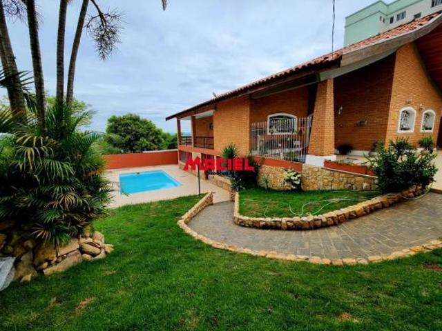 Linda Casa no Jardim das Industrias com 500m² de Terreno!