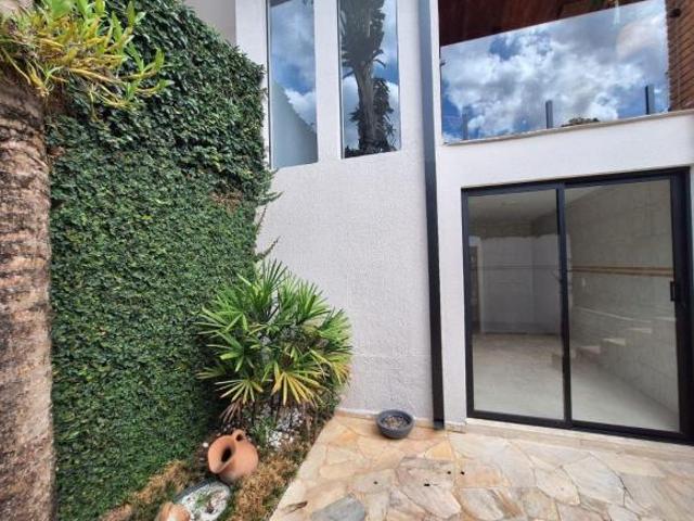 Linda Casa no Jardim das Indústrias com Piscina ? 500m² ? Permuta Aceita