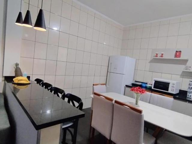Linda Casa no Jardim Esperança com belíssima área de churrasco