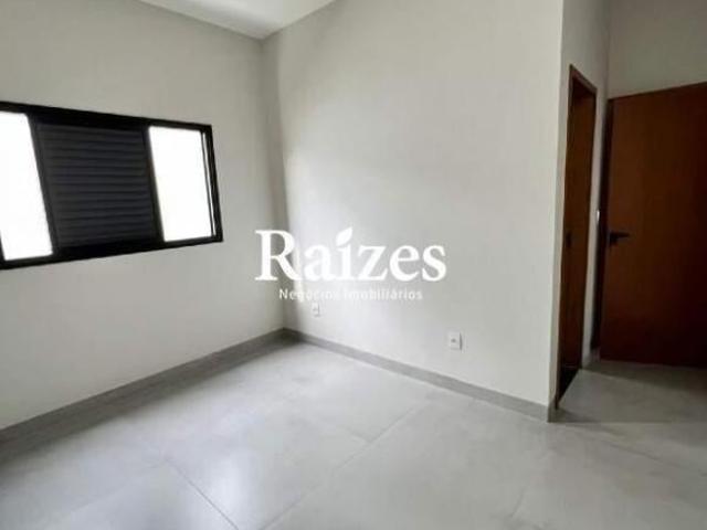 Linda casa no Jardim Holanda com 3/4 sendo 1 suíte