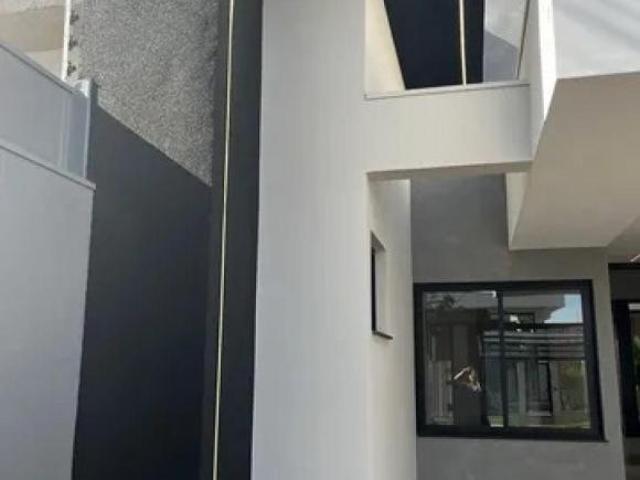 LINDA CASA NO JARDIM PARIS, MARINGÁ. EM UMA ÓTIMA LOCALIZAÇÃO PRÓXIMO A SUPERMERCADO, PADARIA, POSTO