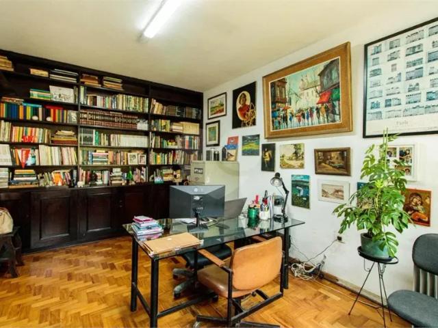 Linda casa no pacaembu, com um jardim de inverno maravilhoso