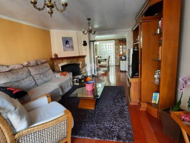 Linda casa no Pio X. Opção de moradia e empresa