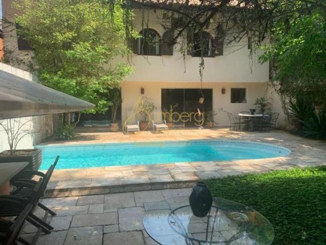Linda casa no Real Park de 500 m²