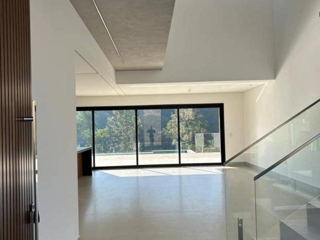 LINDA CASA NOVA, 4 SUÍTES, VISTA PARA MATA, CLEAN, COMPLETA!