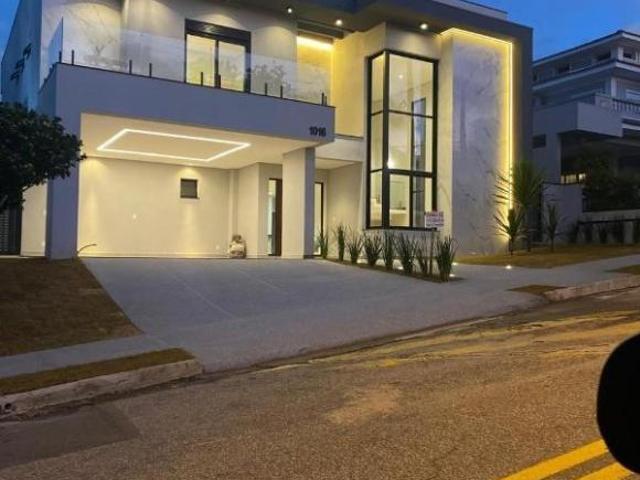 Linda casa nova, alto padrão, no Cndomínio Portal do Paraiso II Muito espaço, Segurança e excelente