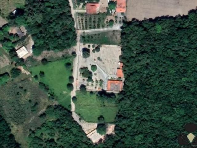 Linda Casa Novíssima de 3 quartos em terreno de 1.300m2, em estilo rústico! Imóvel Rural documentaçã
