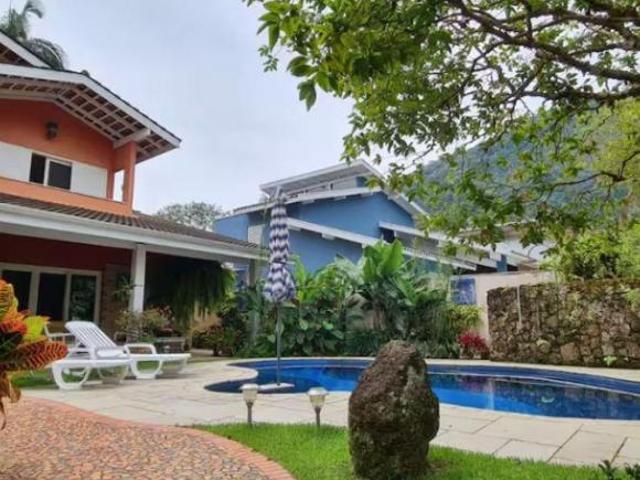 Linda Casa à 200m da Orla no Condomínio Pedra Verde, mais Cobiçado de Ubatuba! Raridade!