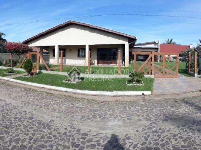 Linda Casa a 2 Quadras do Mar