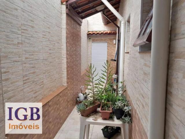 Linda casa a 50 metros da praia em lote de 10x26= 260m2