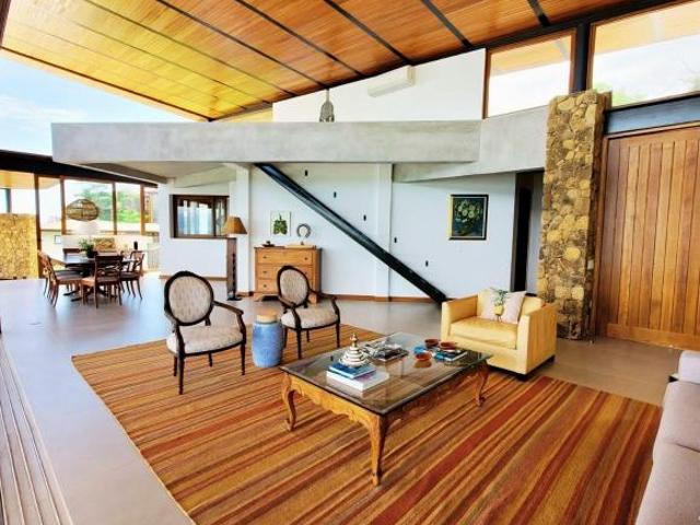 Linda Casa à Beira Mar em Condomínio Pé N&apos Areia