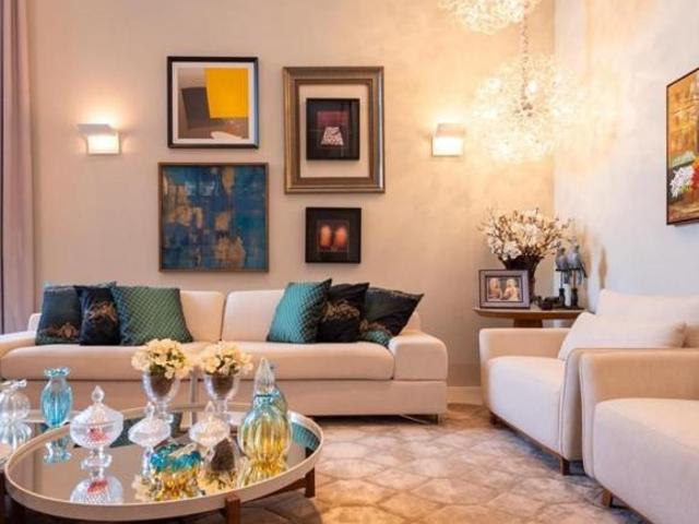 Linda Casa a Venda