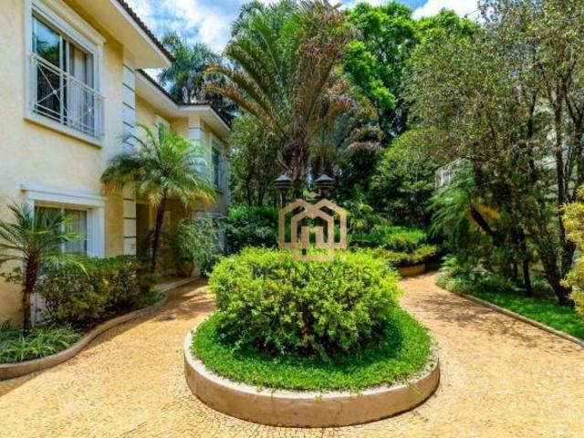 Linda casa á VENDA 712 m² 4 Suítes amplas, sala, cozinha, 6 vagas subsolo em um maravilhosa localiza