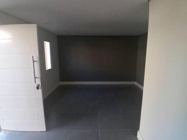 Linda Casa a Venda