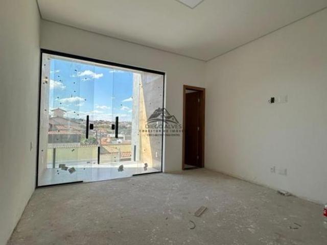 LINDA CASA À VENDA COM TRÊS QUARTOS, 2 VAGAS, BAIRRO SRA DAS GRAÇAS BETIM