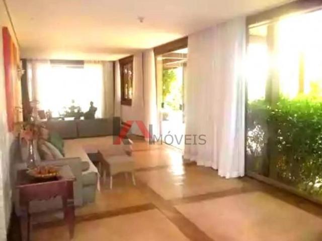 Linda casa à venda com 04 quartos, 08 vagas em Rio Acima, CONFIRA!